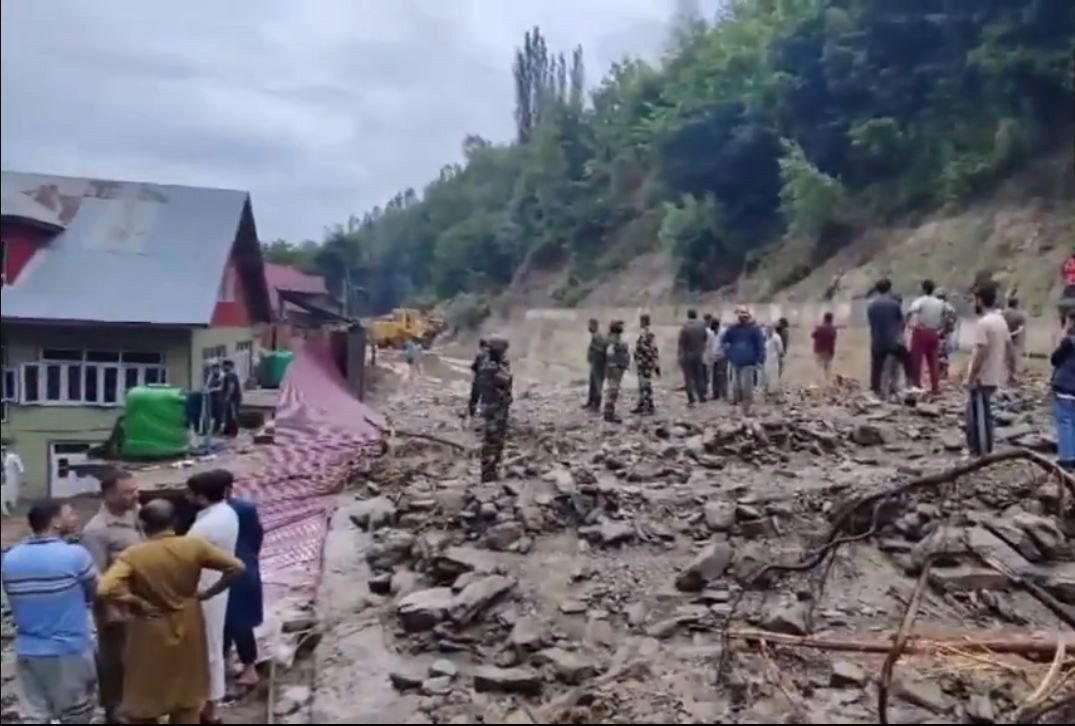 Traffic closed on Srinagar-Leh highway after cloudburst in Kashmir, several houses damaged- The Week